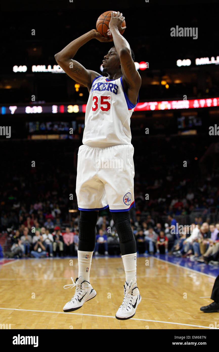 April 15, 2015: Philadelphia 76ers center Henry Sims (35) shoots the ...