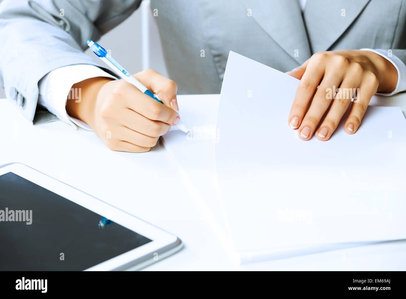 Documents hands tablet business hi-res stock photography and images - Alamy