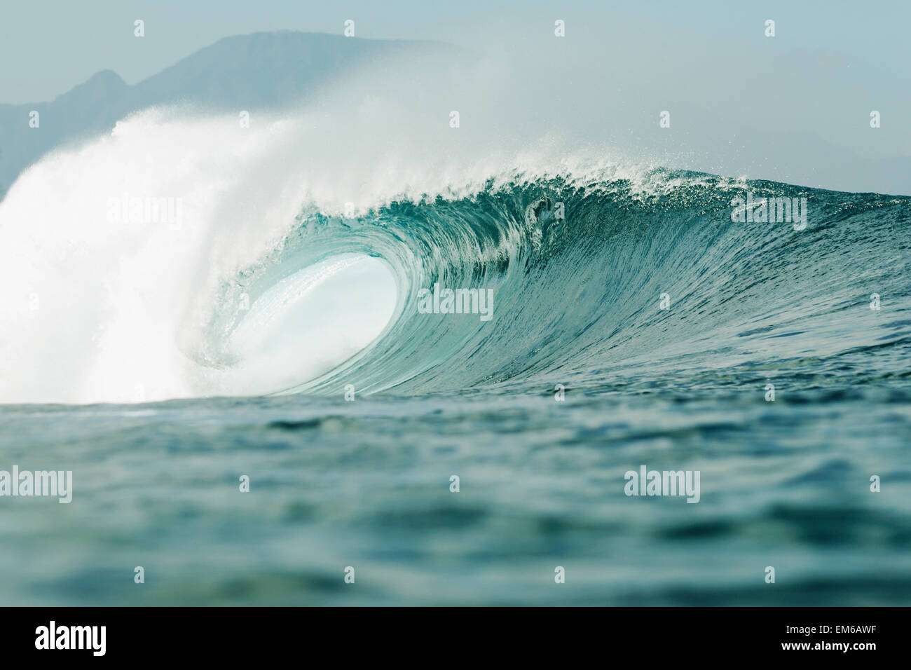 Hawaii, Oahu, Pipeline, Wave Breaking Stock Photo - Alamy