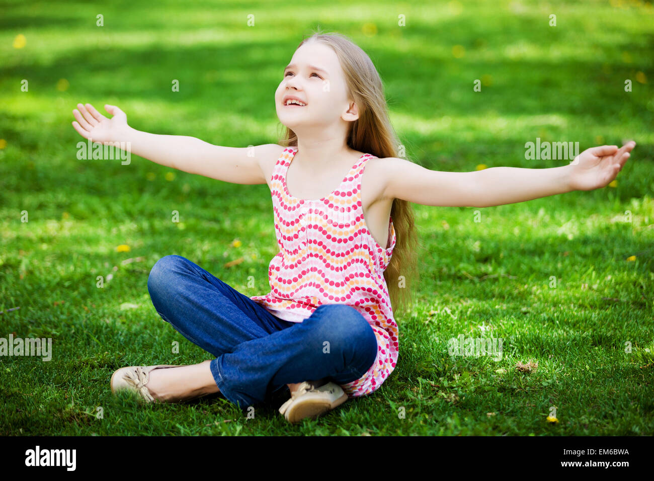 Little girl in park Stock Photo - Alamy