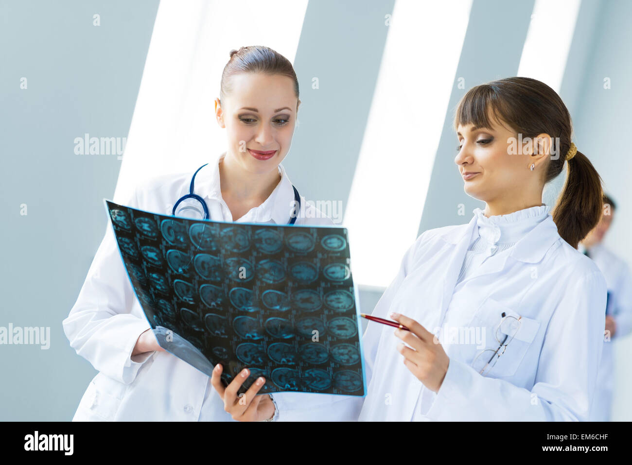 Two doctors discuss hi-res stock photography and images - Alamy