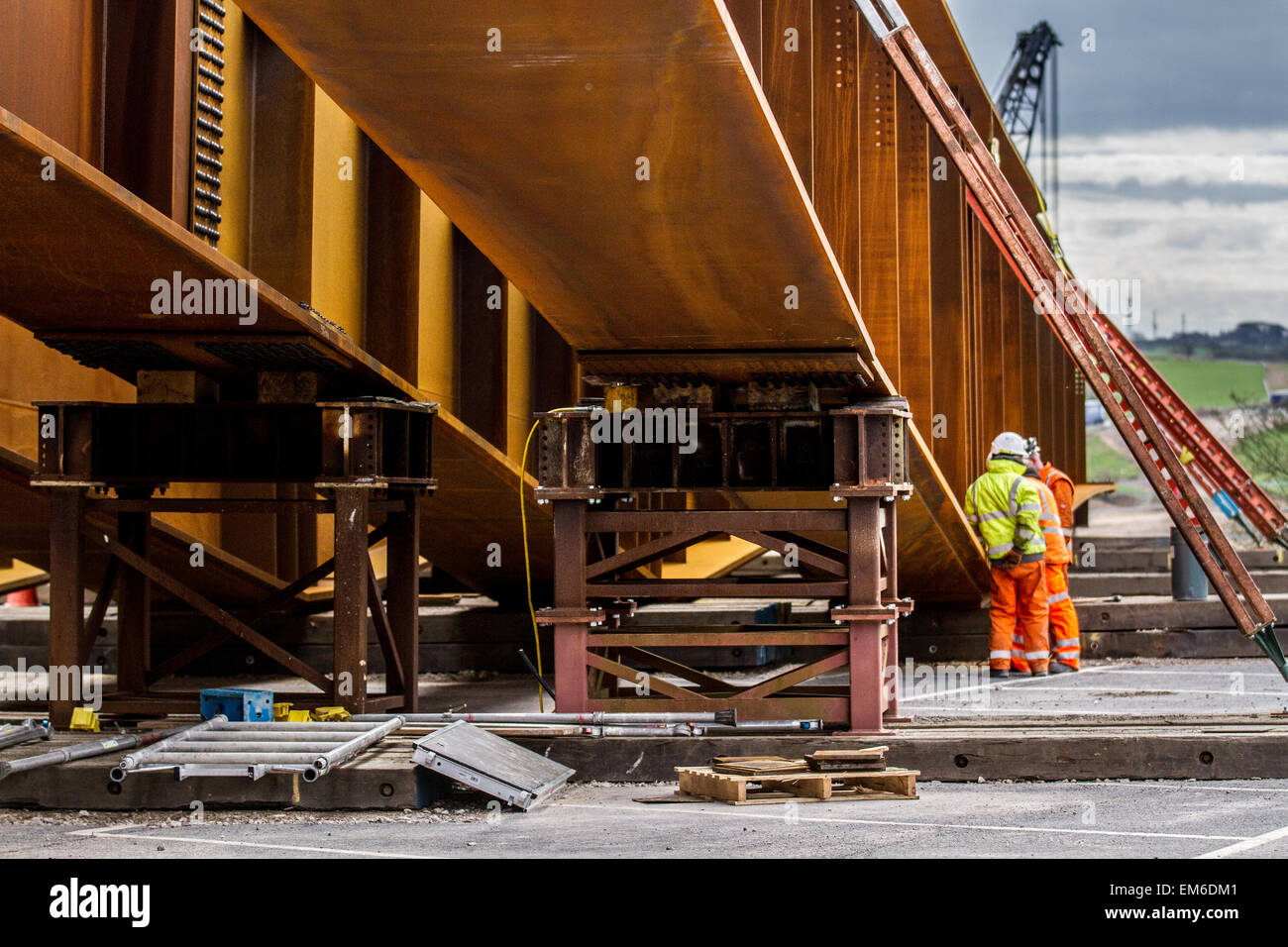 Giant 160 ton spans being assembled for New Junction 34 Heysham to M6 ...