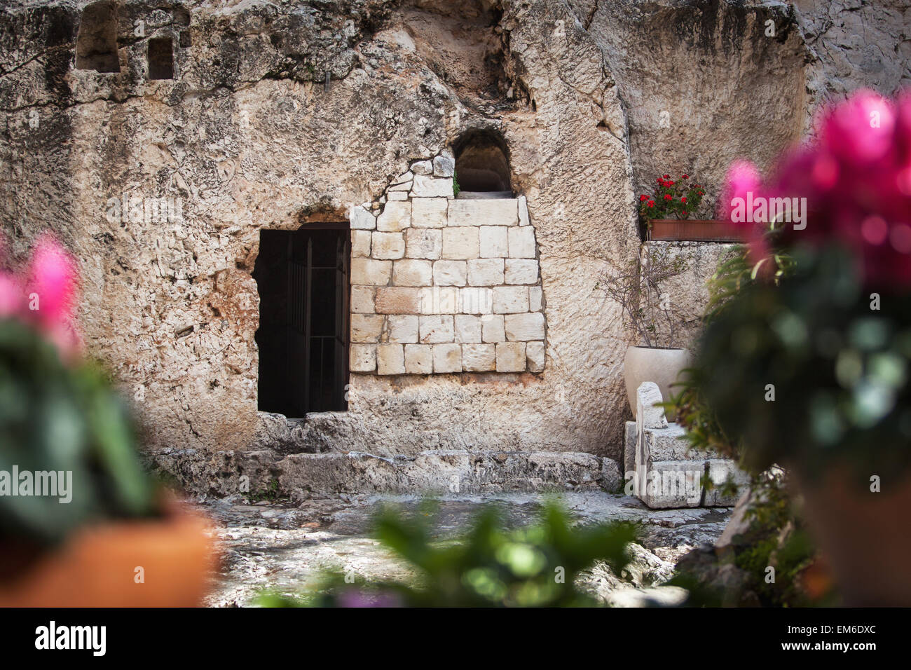 Empty tomb jesus hi-res stock photography and images - Alamy
