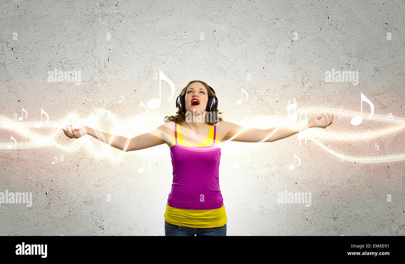 Young girl singing Stock Photo - Alamy
