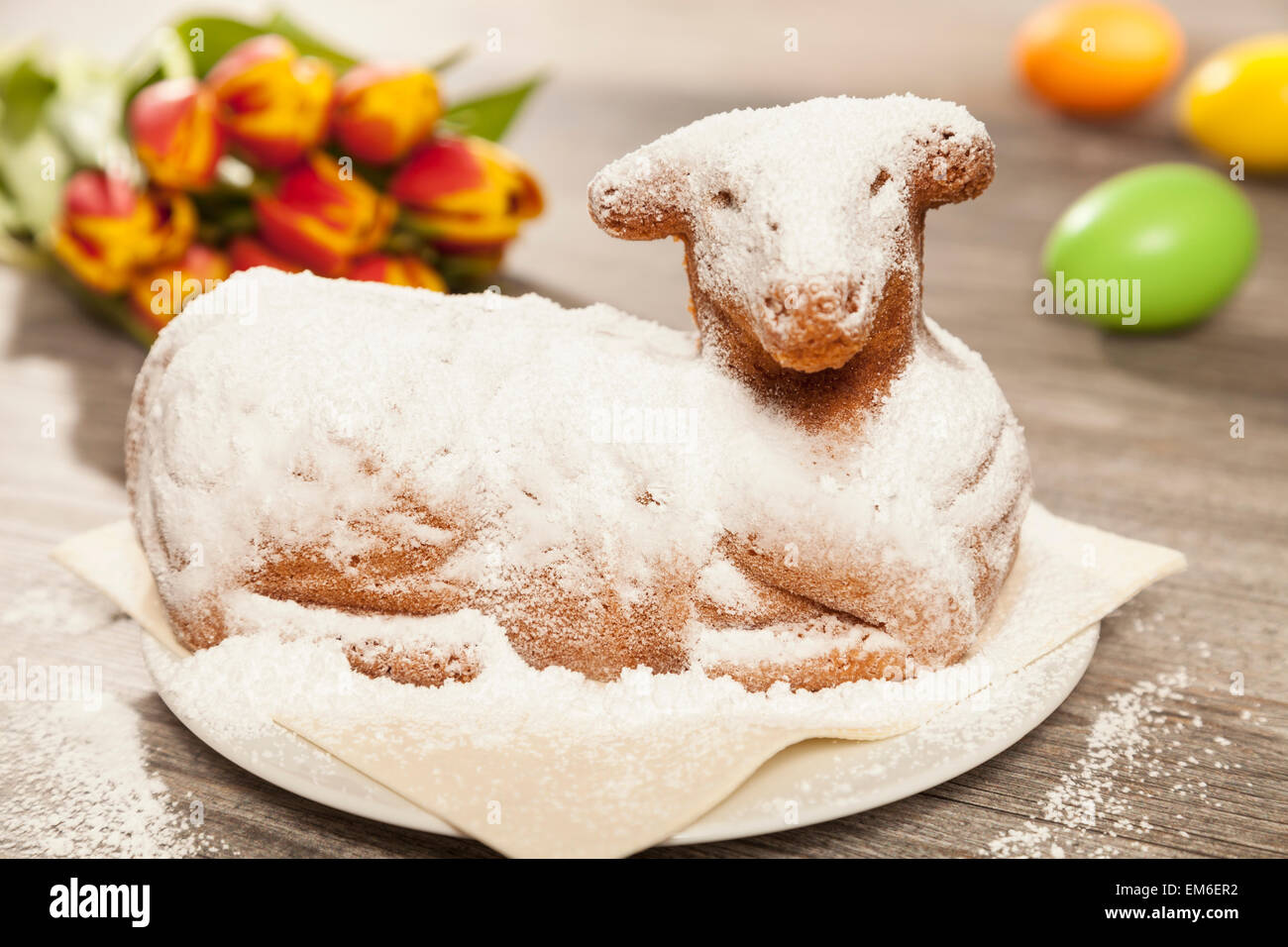 Easter cake sugar powder hi-res stock photography and images - Alamy