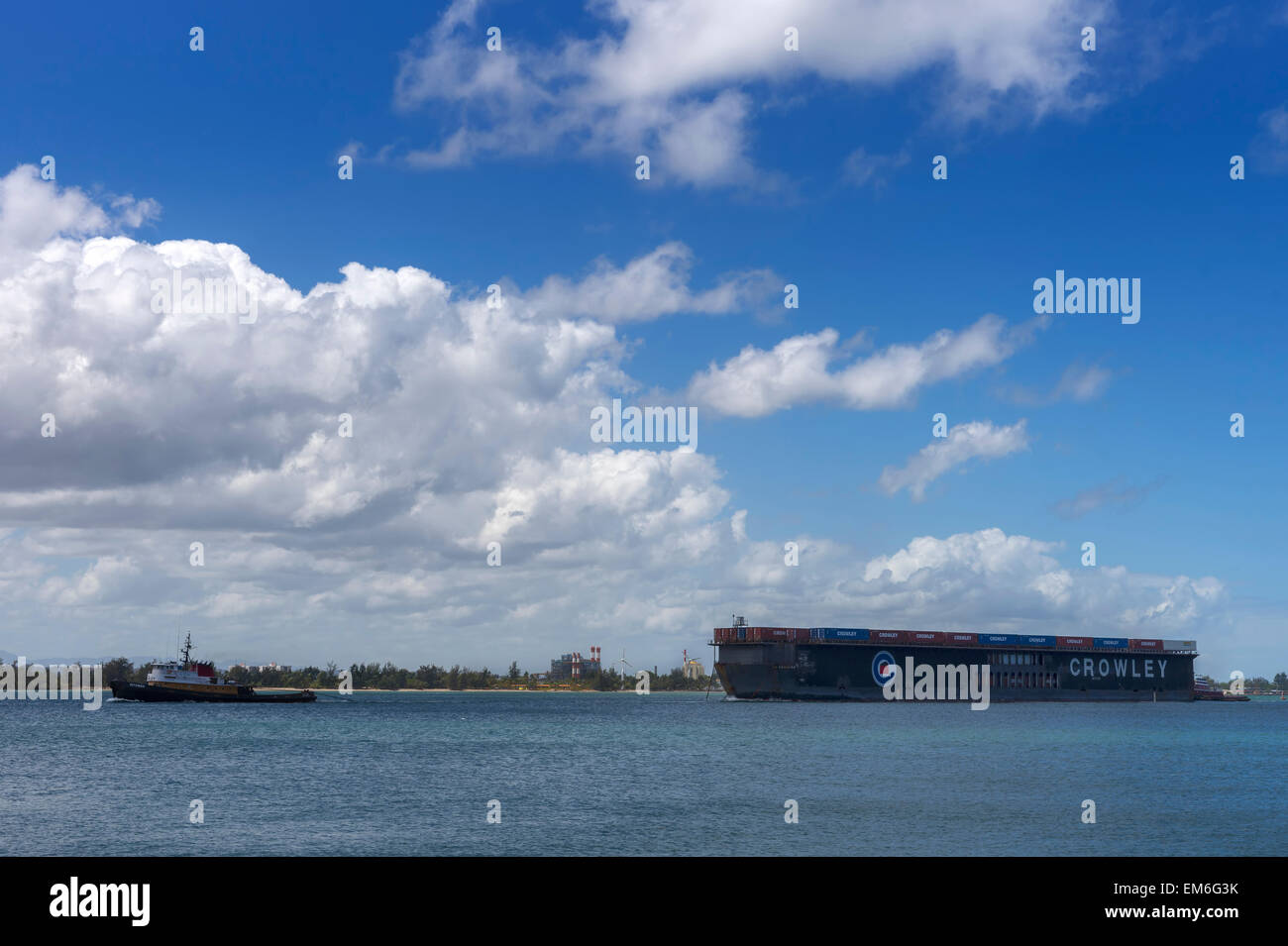 Tugboat shipping container barge hi-res stock photography and images ...