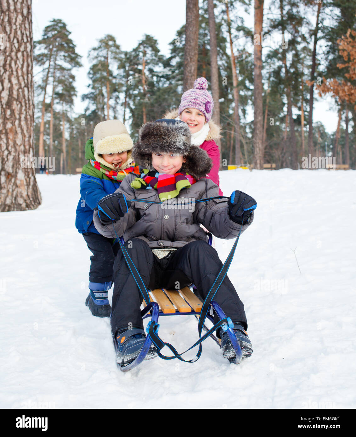 Kids on sleds hi-res stock photography and images - Alamy