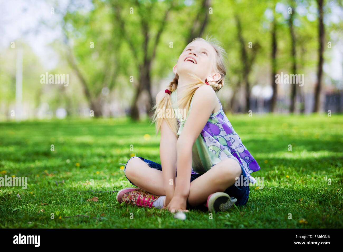 Little girl in park Stock Photo - Alamy