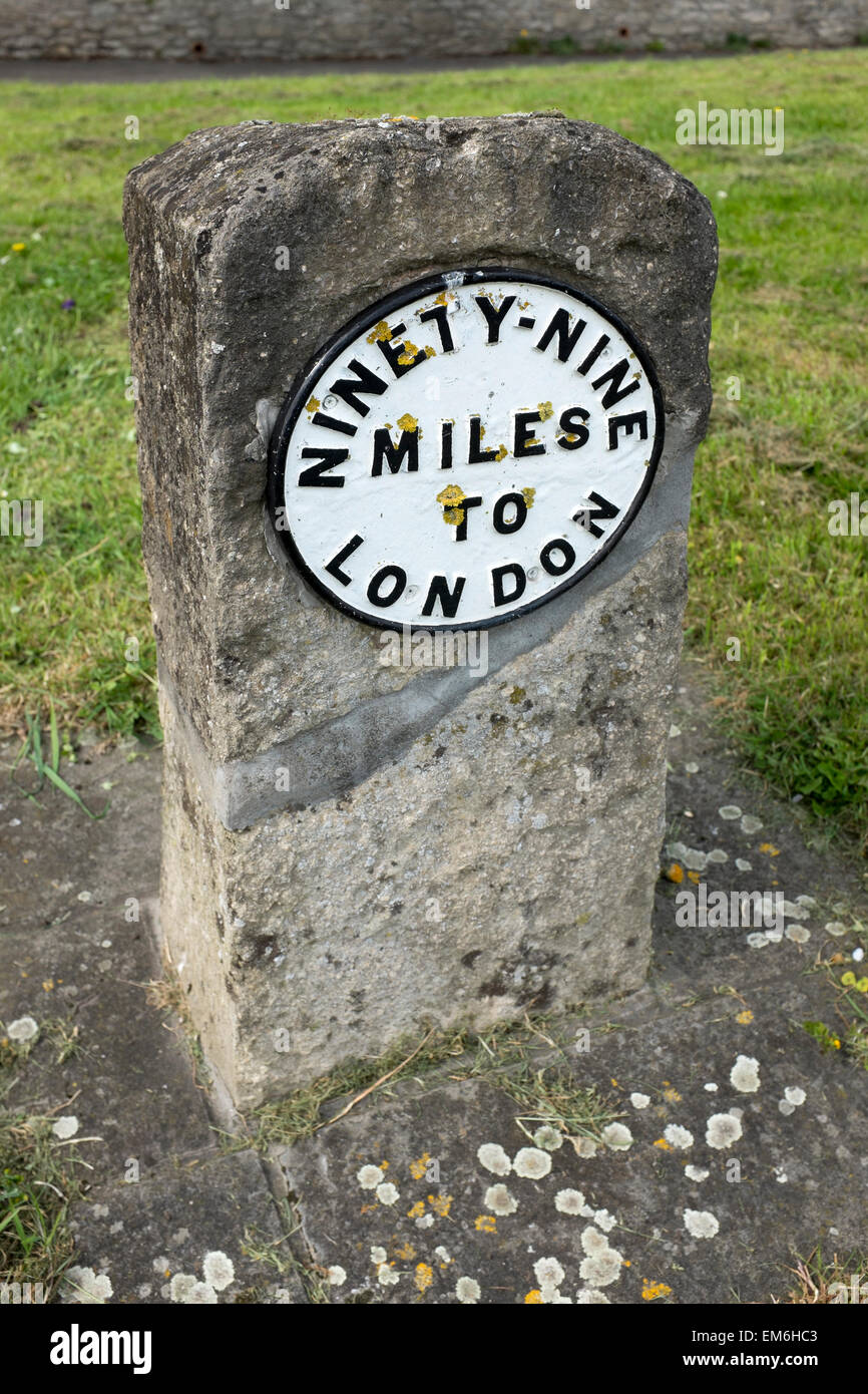 Distance signs miles hi-res stock photography and images - Alamy