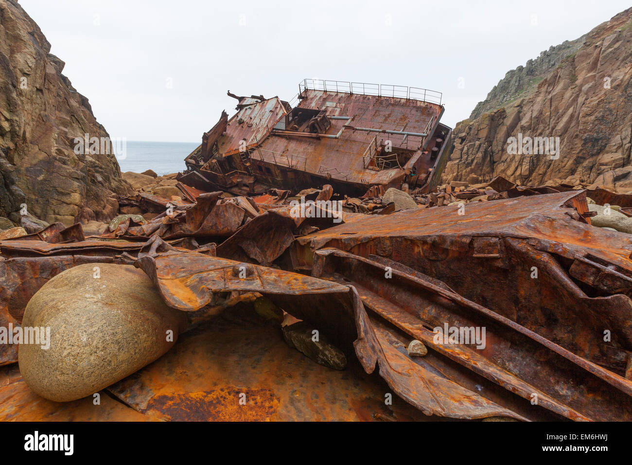 Shipwreck cornwall hi-res stock photography and images - Alamy