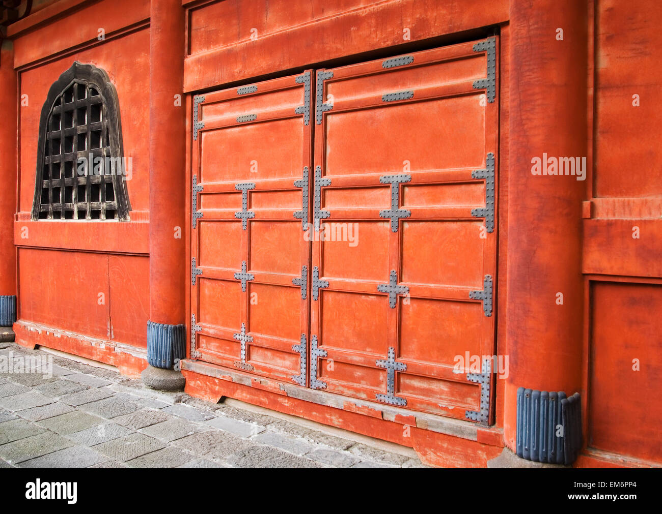 Japan, Tokyo, Red door; Zojo-Ji Temple Stock Photo - Alamy