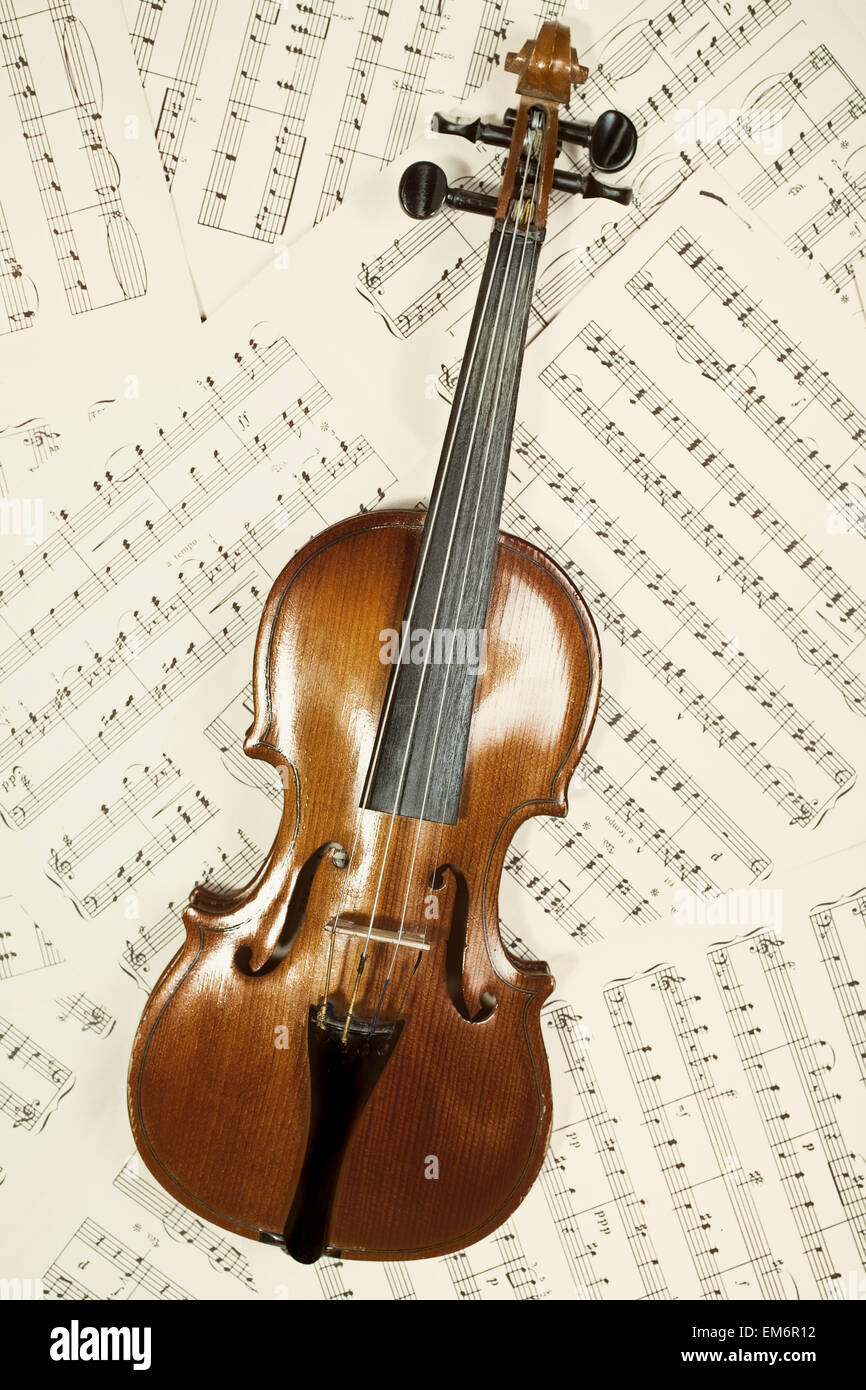 Old Violin Sheet Music High Resolution Stock Photography and Images - Alamy