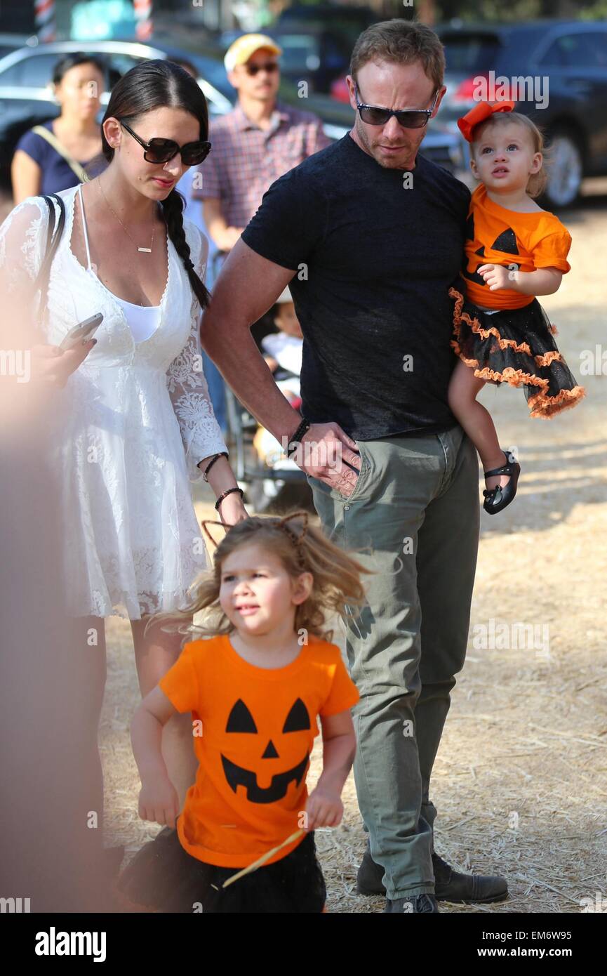 Ian Ziering visits Mr. Bones Pumpkin Patch with his family Featuring ...