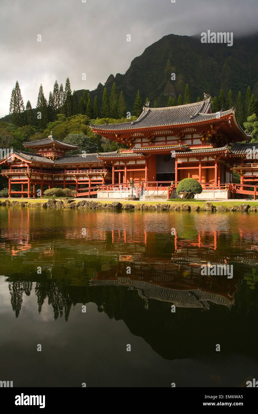 Hawaii, Oahu, Ahuimanu Valley, Valley Of The Temples, Byodo-In Temple ...