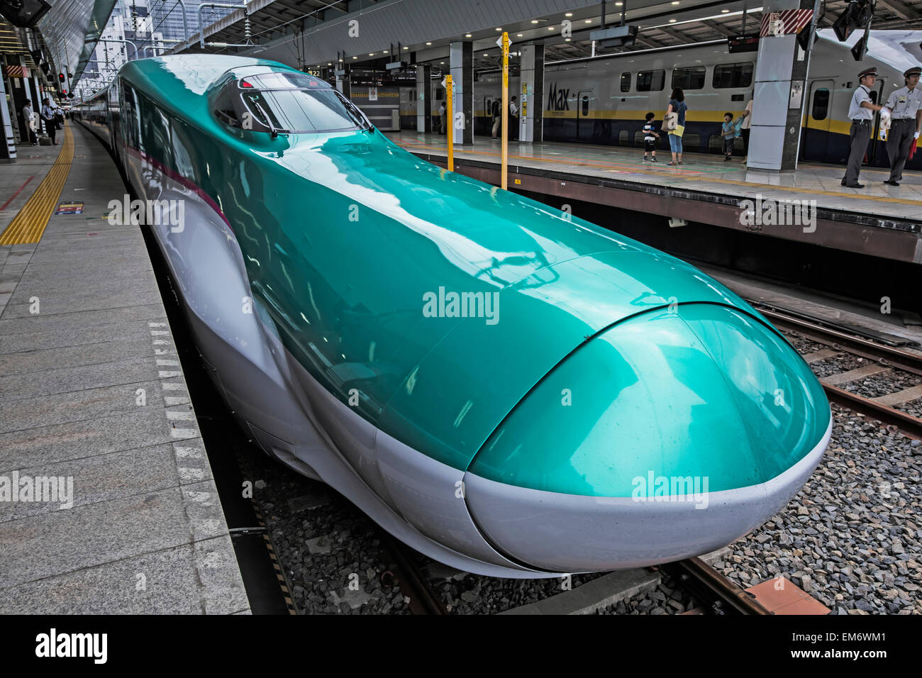 Shinkansen Falcon (E5) Train Engine, East Japan Railways, Tokyo Station ...