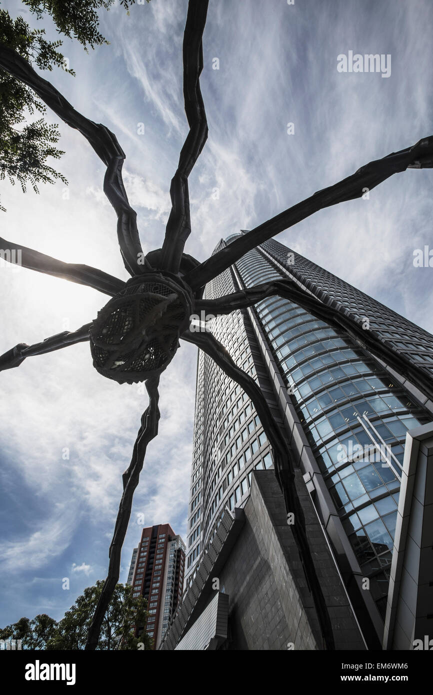 Sculpture spider looking hi-res stock photography and images - Alamy