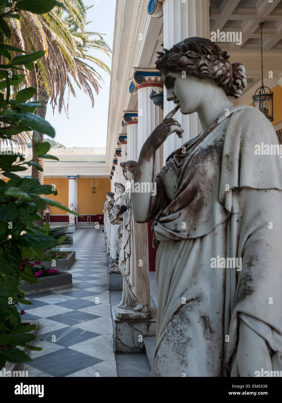Princess statues hi-res stock photography and images - Alamy