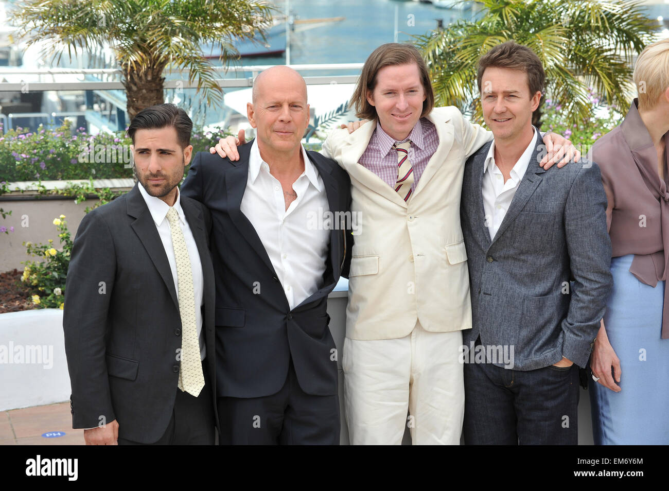 CANNES, FRANCE - MAY 16, 2012: LtoR: Jason Schwartzman, Bruce Willis ...