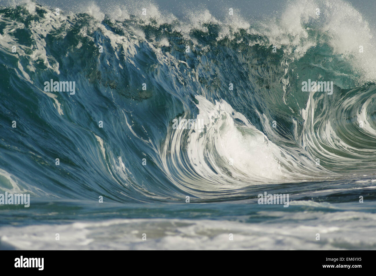 Hawaii, Oahu, North Shore, Beautiful Textures Surface Of A Shorebreak ...