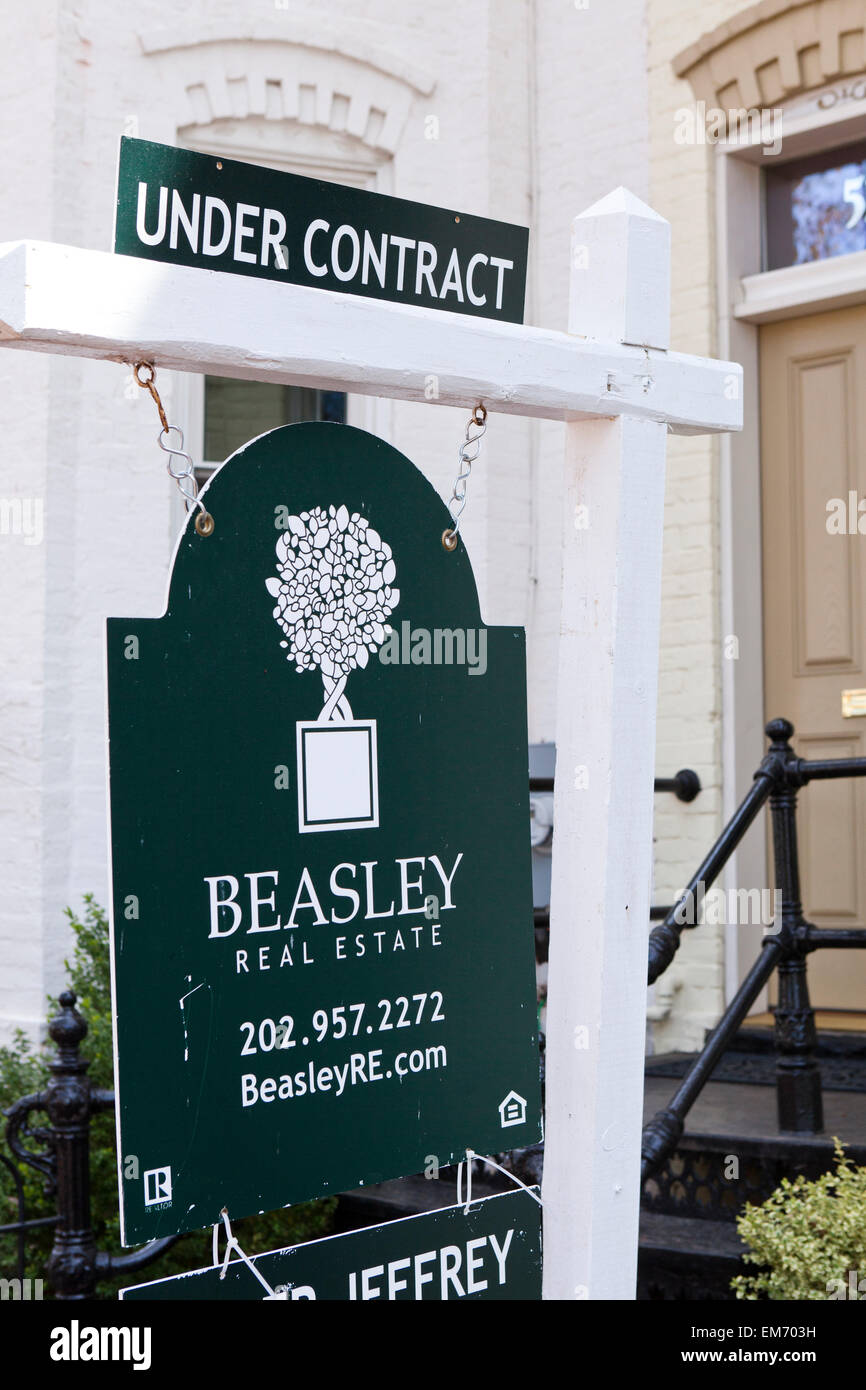 Under contract home hi-res stock photography and images - Alamy