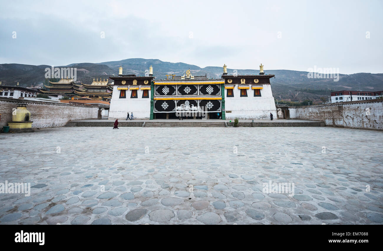 A temple at Longwu Tibetan monastery; Tibet, China Stock Photo - Alamy