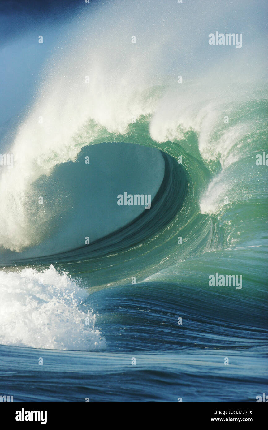 Hawaii, Oahu, North Shore, Waimea Bay, Wild And Crashing Shorebreak ...