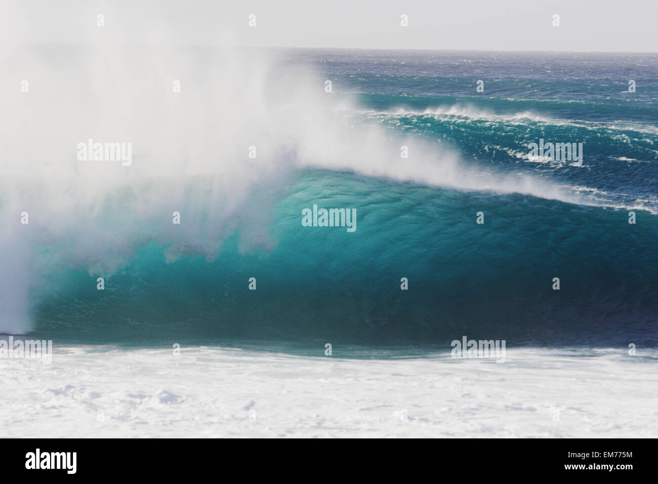 Hawaii, Oahu, North Shore, Pipeline, Big Curling Wave Stock Photo - Alamy