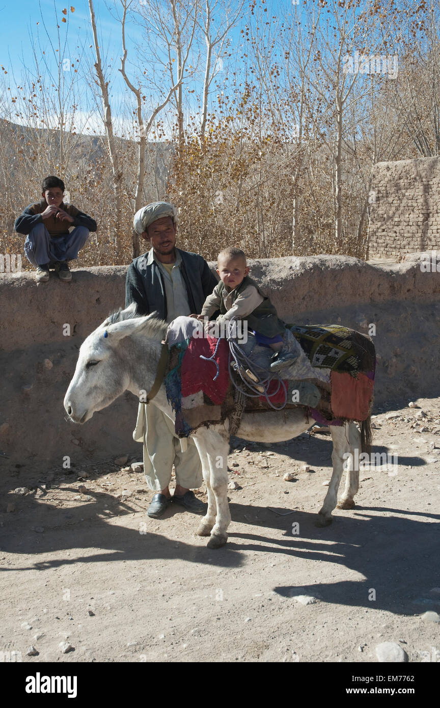 Afghanistan bamiyan province bamiyan man hi-res stock photography and ...