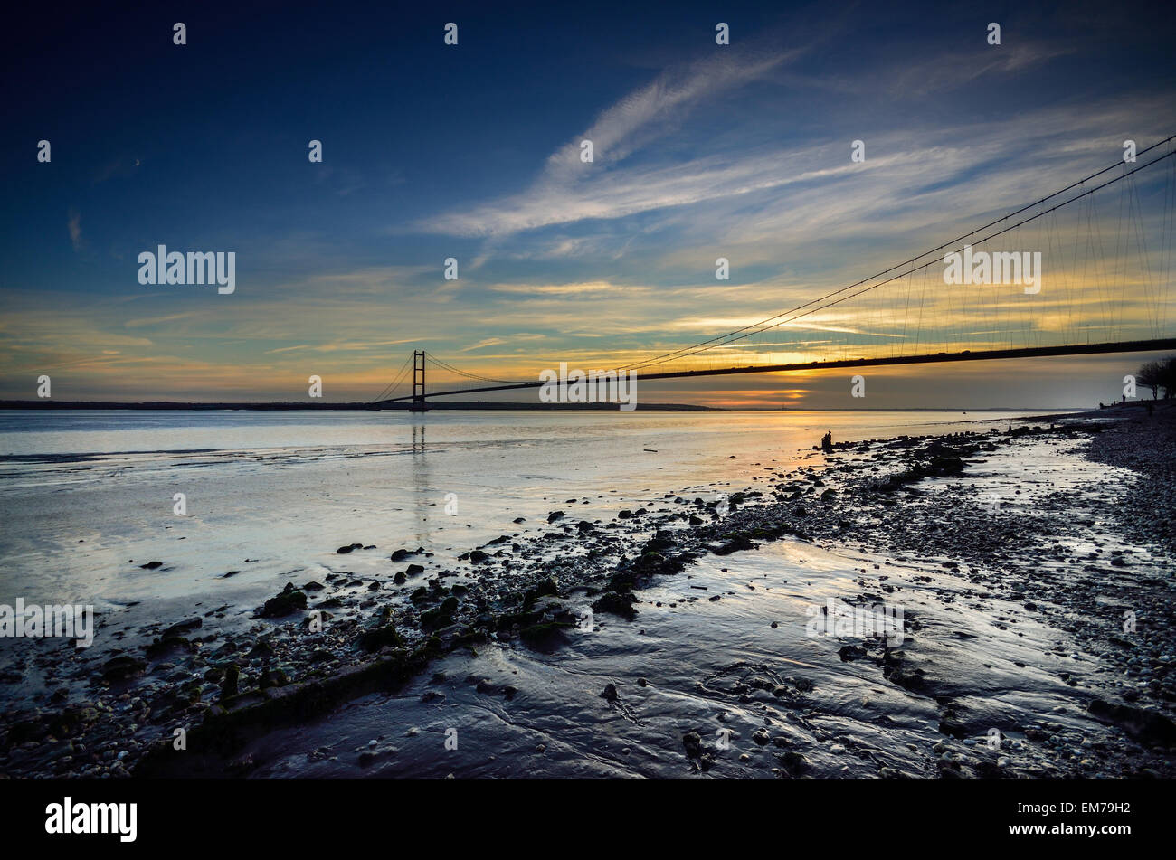 The Humber Bridge spanning the River Humber at sunset Stock Photo - Alamy