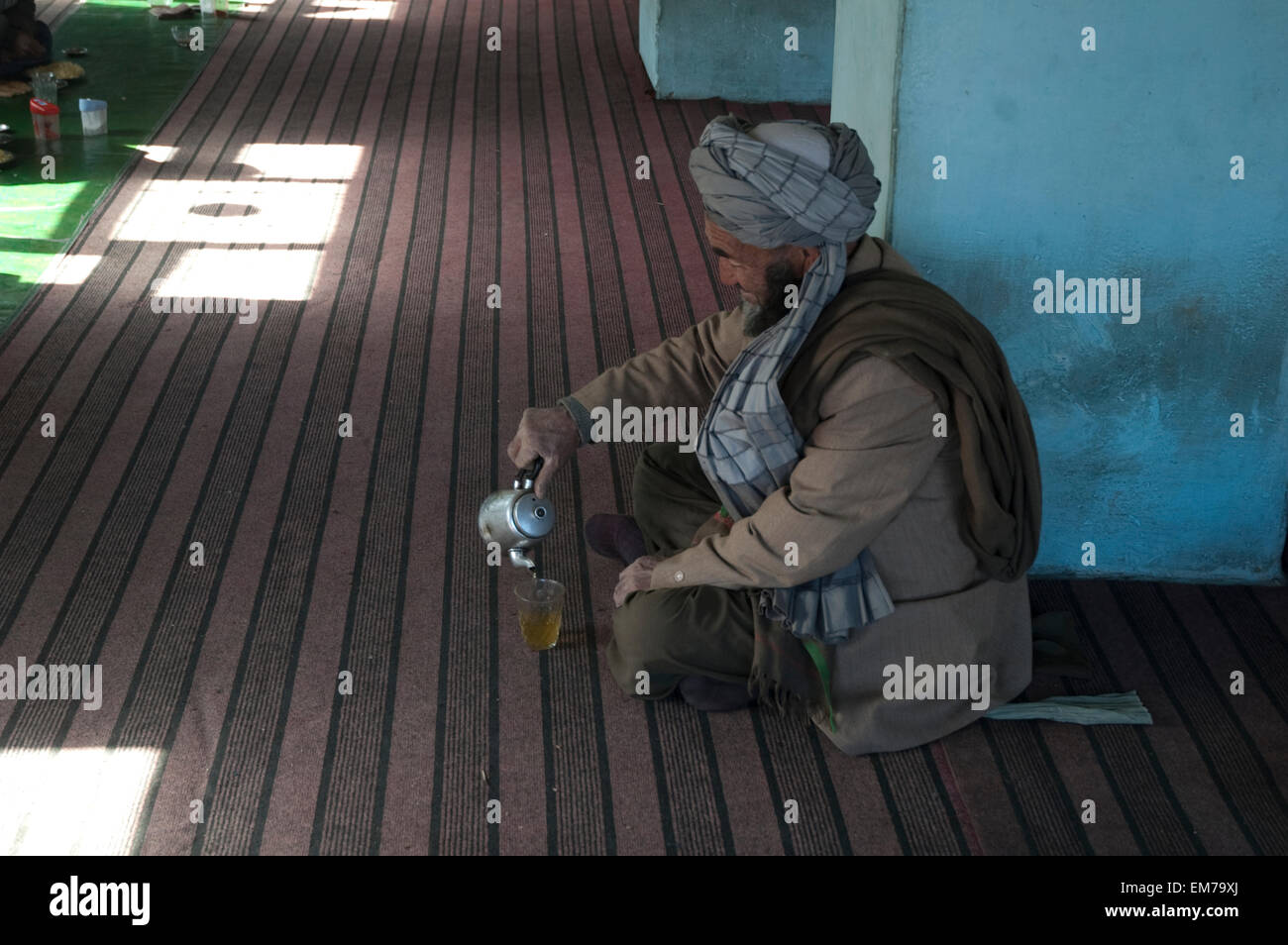 Afghan Man Pouring A Glass Of Tea In A Restaurant In Zarkharid, Vardak ...