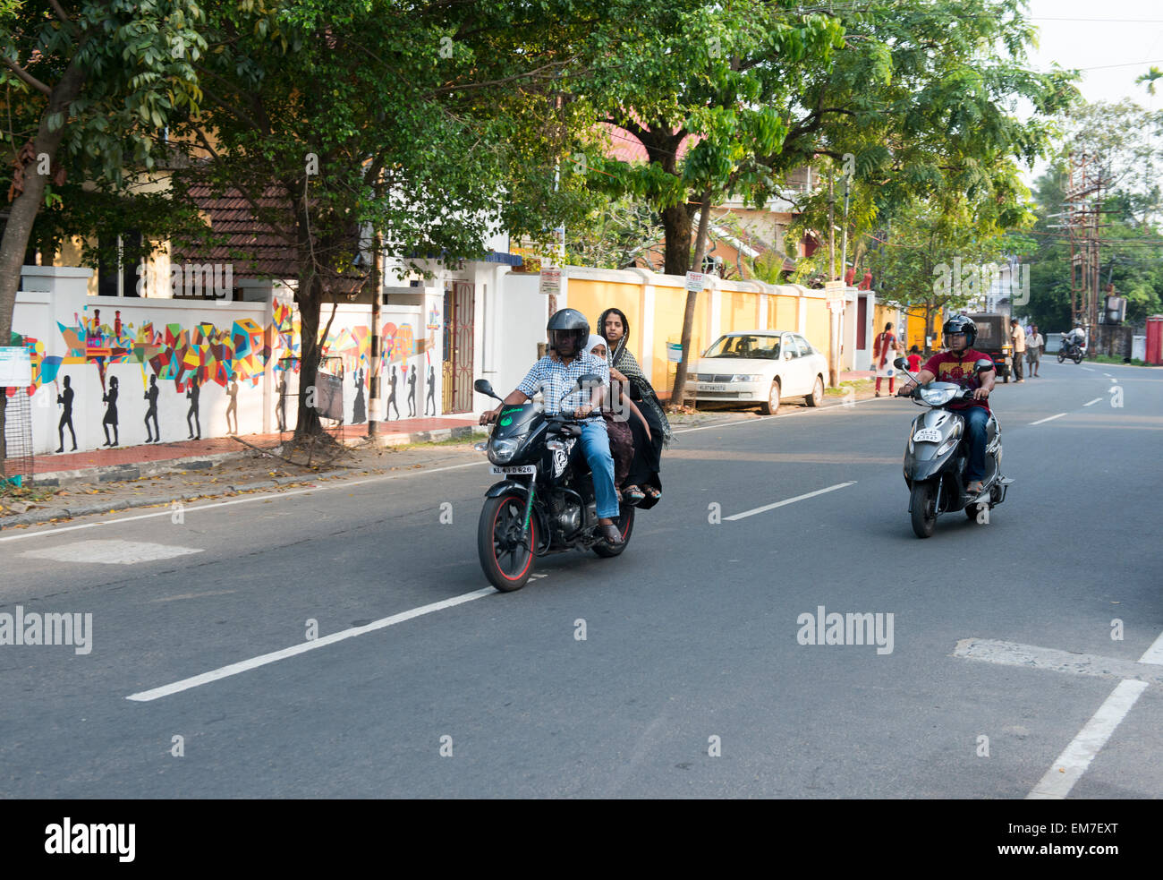 People riding motorcycles hi-res stock photography and images - Alamy