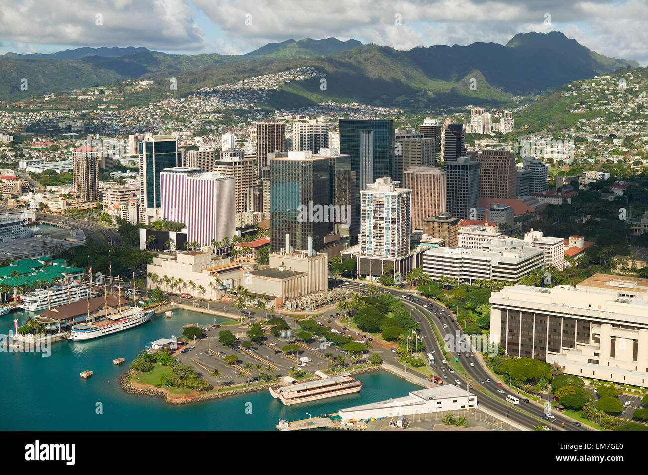Distant view honolulu skyline hi-res stock photography and images - Alamy