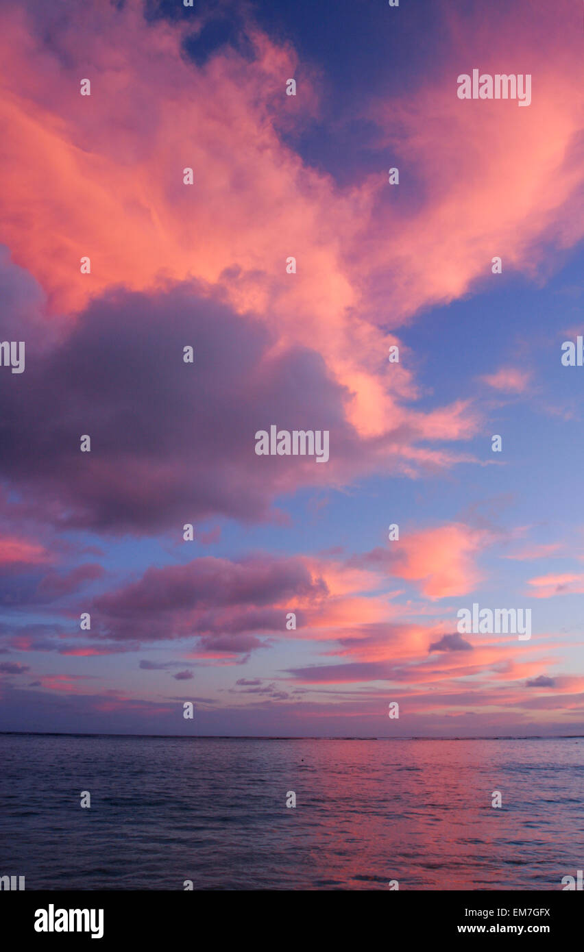 Hawaii, Oahu, Lanikai, Pink Clouds In The Sky At Dawn Stock Photo - Alamy