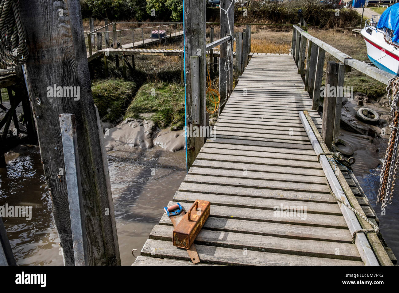 Small boats jetty hi-res stock photography and images - Alamy