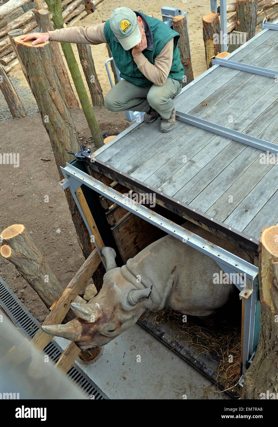 Heavy duty boxes hi-res stock photography and images - Alamy