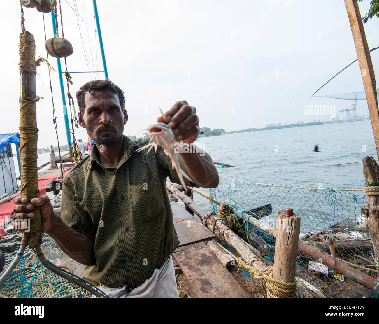 Fisherman showing catch on chinese hi-res stock photography and images ...