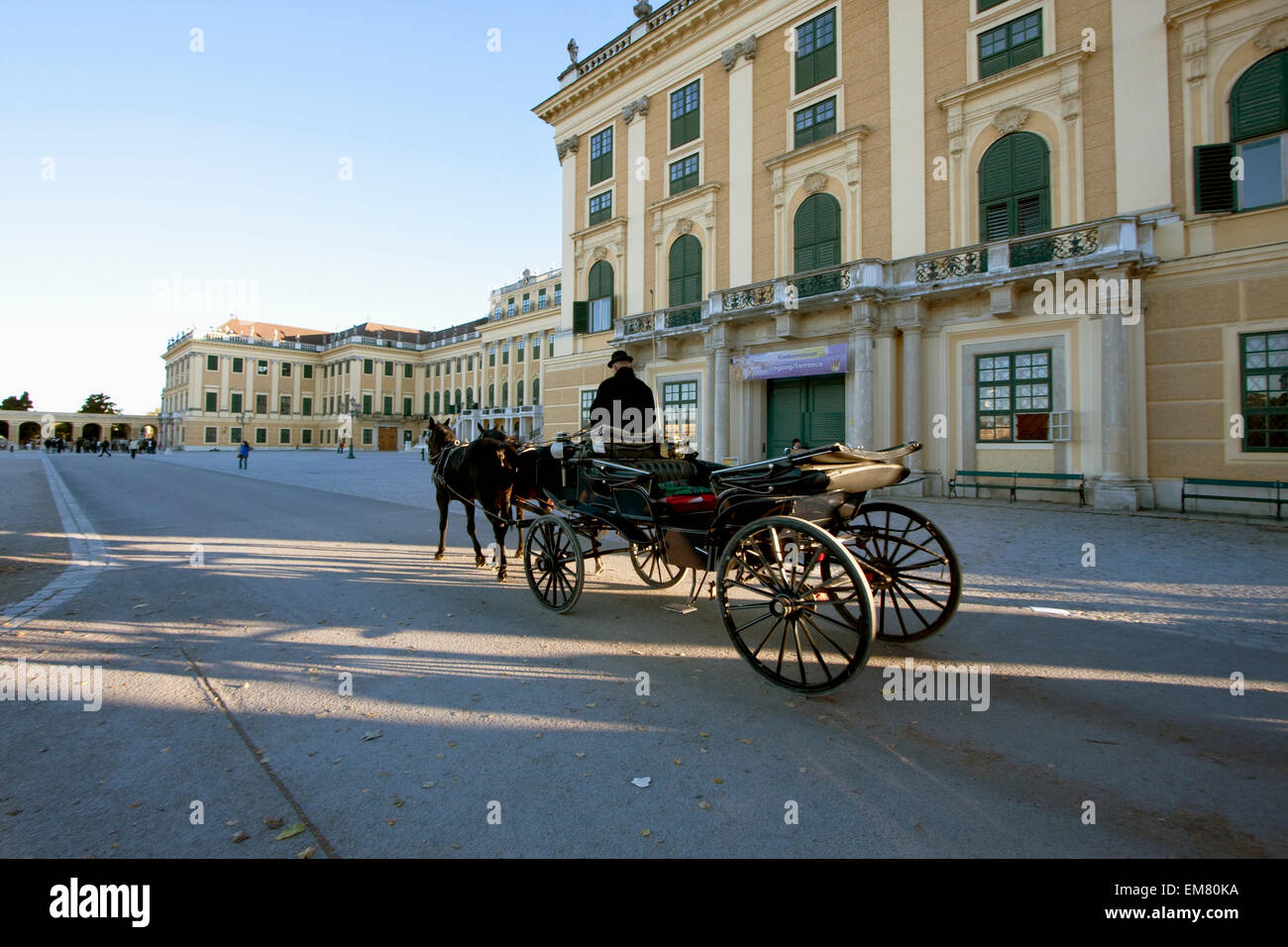 Fiaker (Viennese two-horse hackney carriage) at Schonbrunn Palace ...