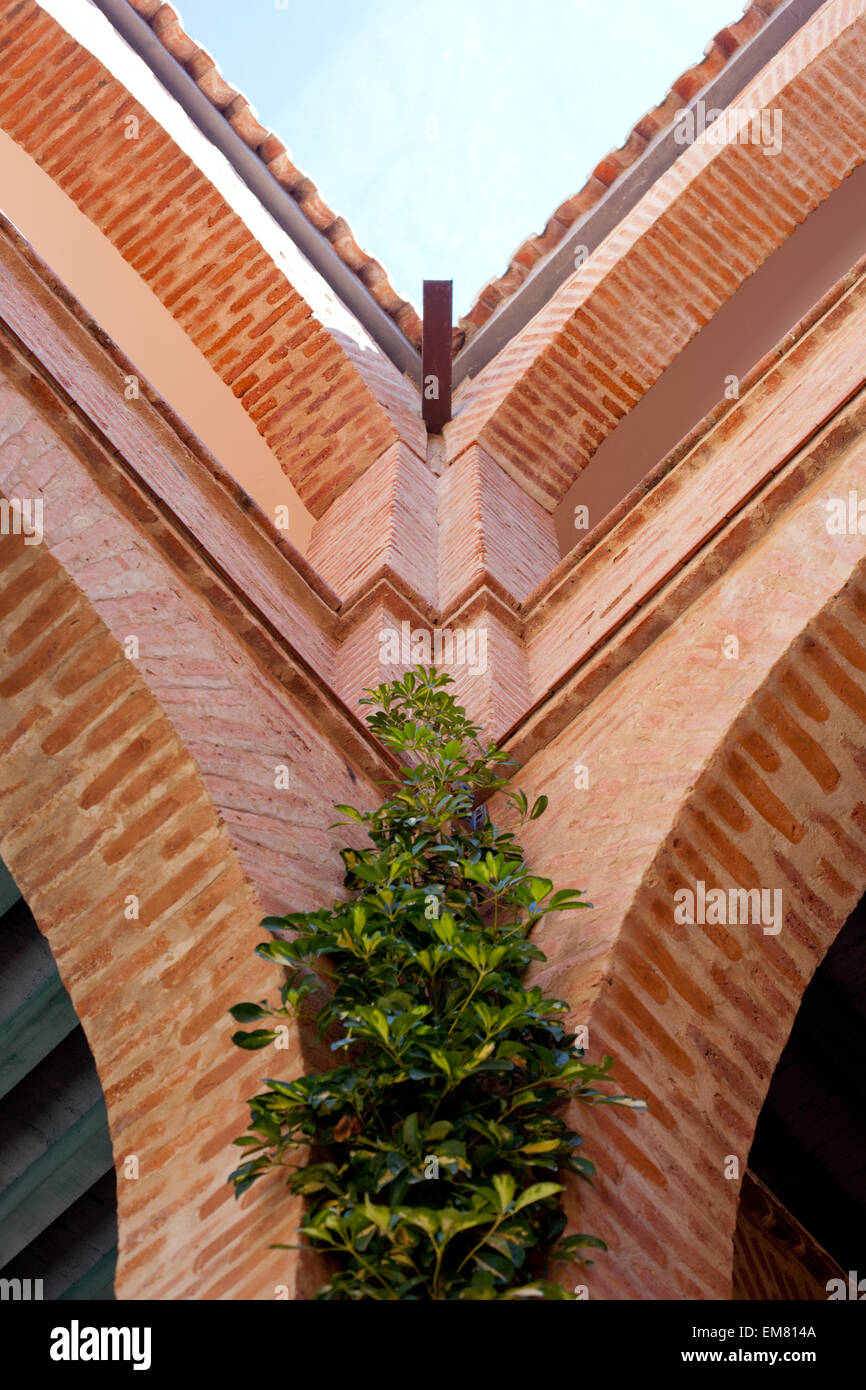 Corner courtyard hi-res stock photography and images - Alamy