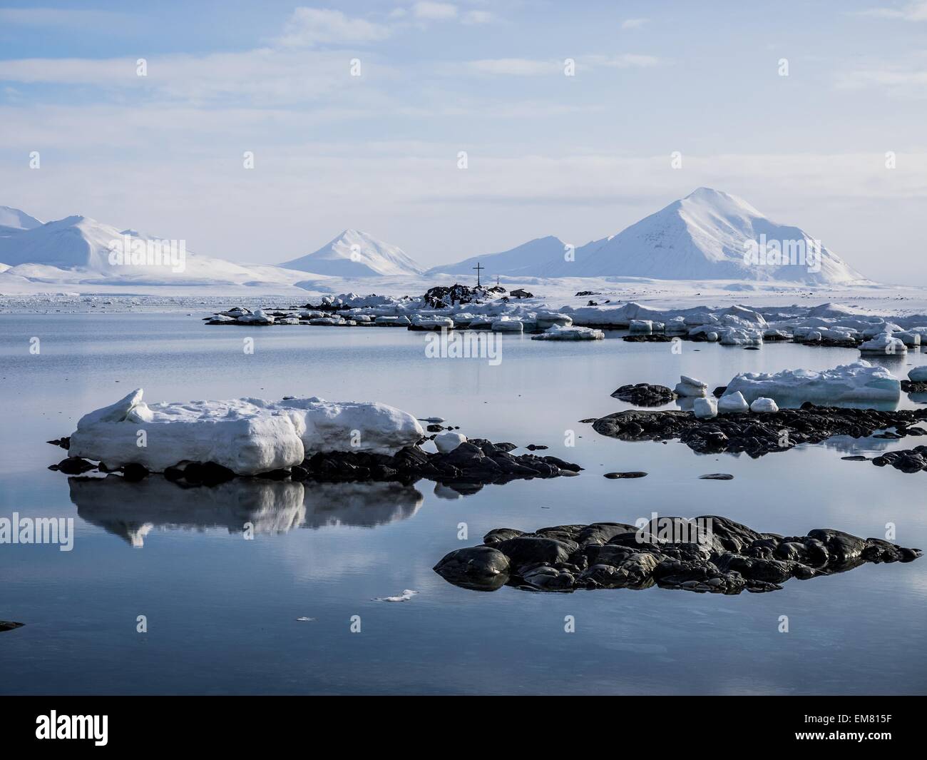 Arctic landscape - ice, sea, mountains, glaciers - Spitsbergen ...
