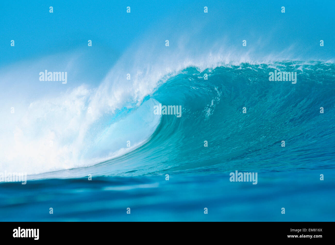 Hawaii, Large Blue Wave Breaks Toward Shoreline Stock Photo - Alamy