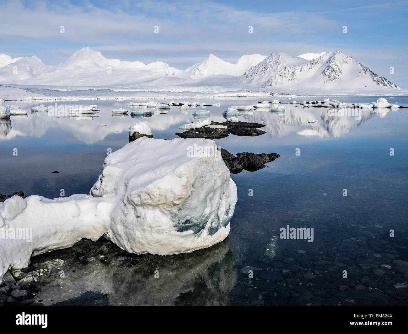 Arctic landscape glaciers hi-res stock photography and images - Alamy
