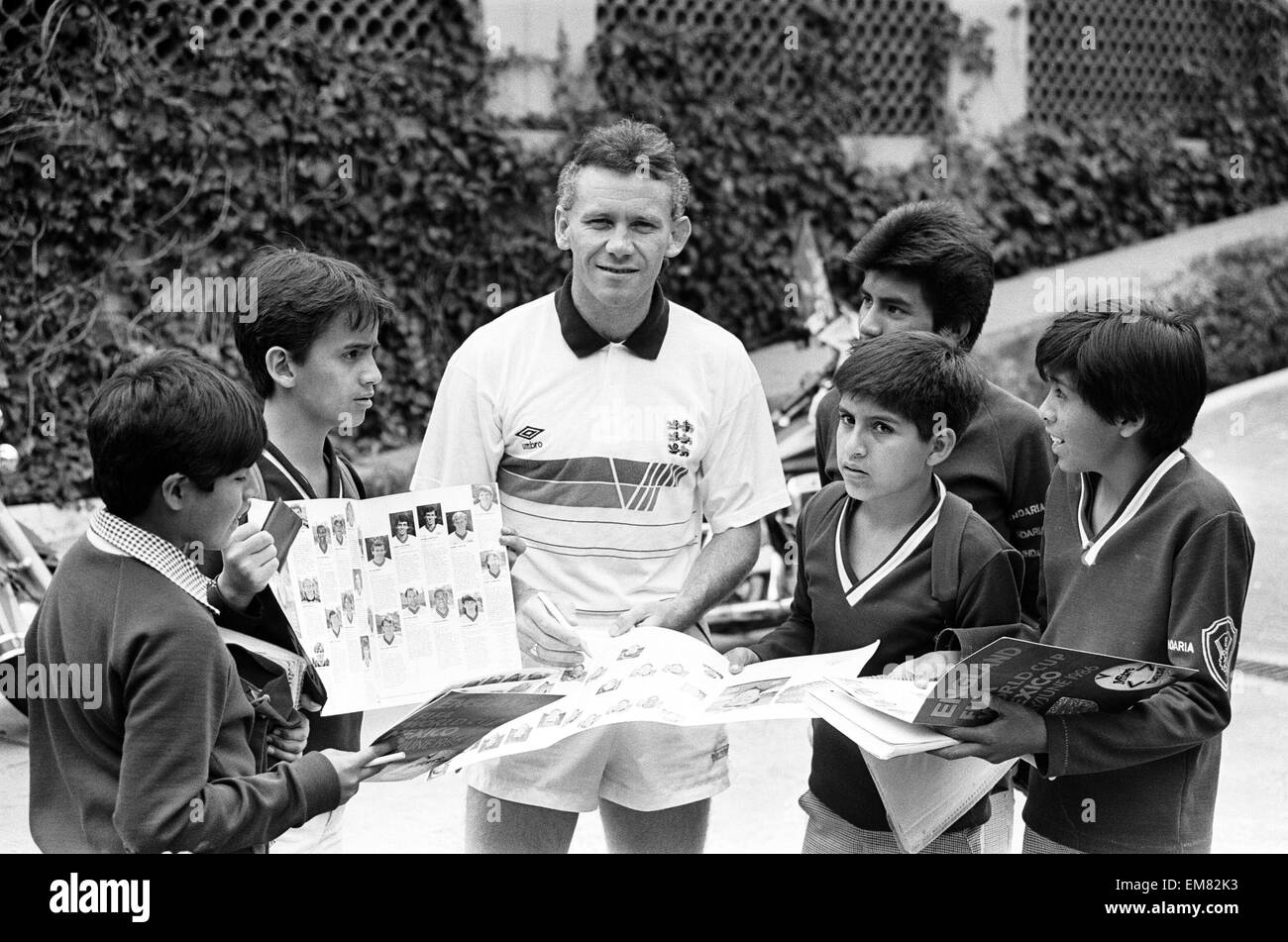 England footballer Peter Reid signs autographs for local children at ...