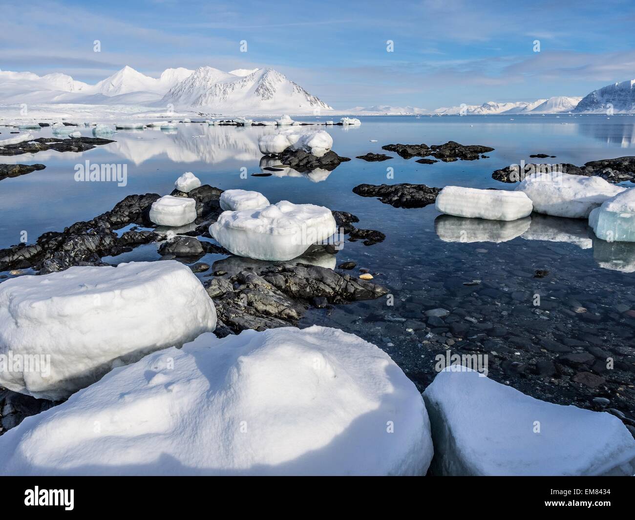 Arctic landscape glaciers hi-res stock photography and images - Alamy