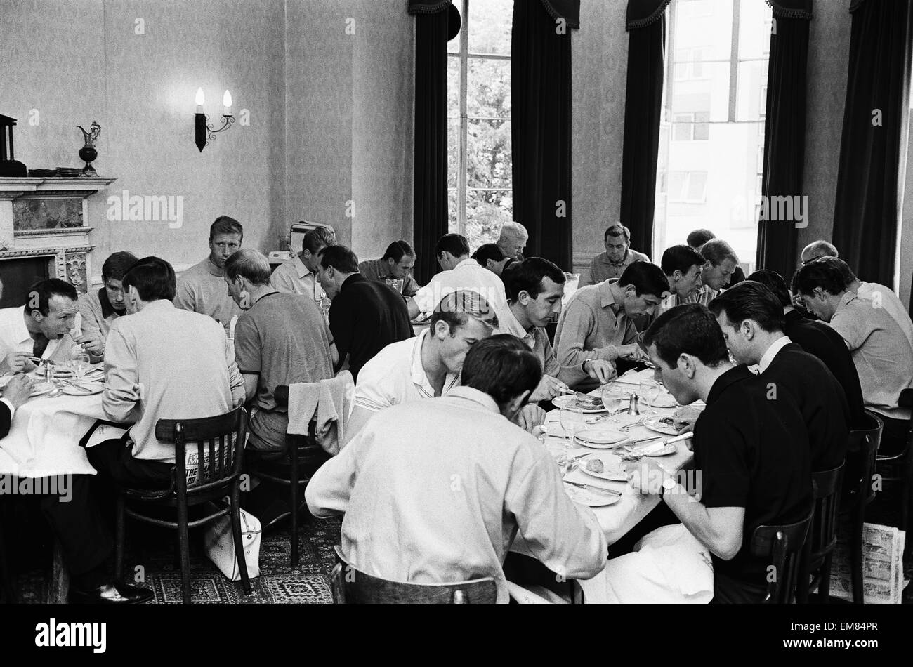 1966 world cup england squad hi-res stock photography and images - Alamy