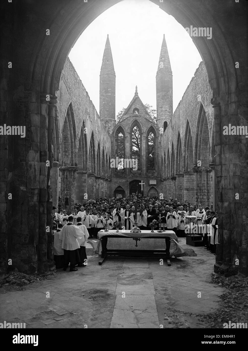 WW2 Great Yarmouth Minster June 1943, Church service at the Norman-era ...