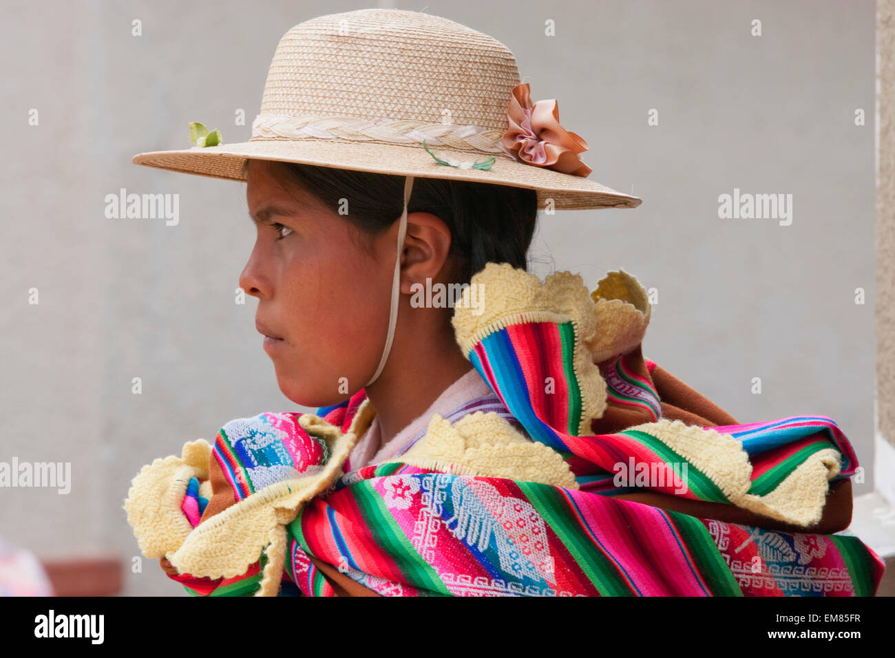 Bolivian women young hi-res stock photography and images - Alamy