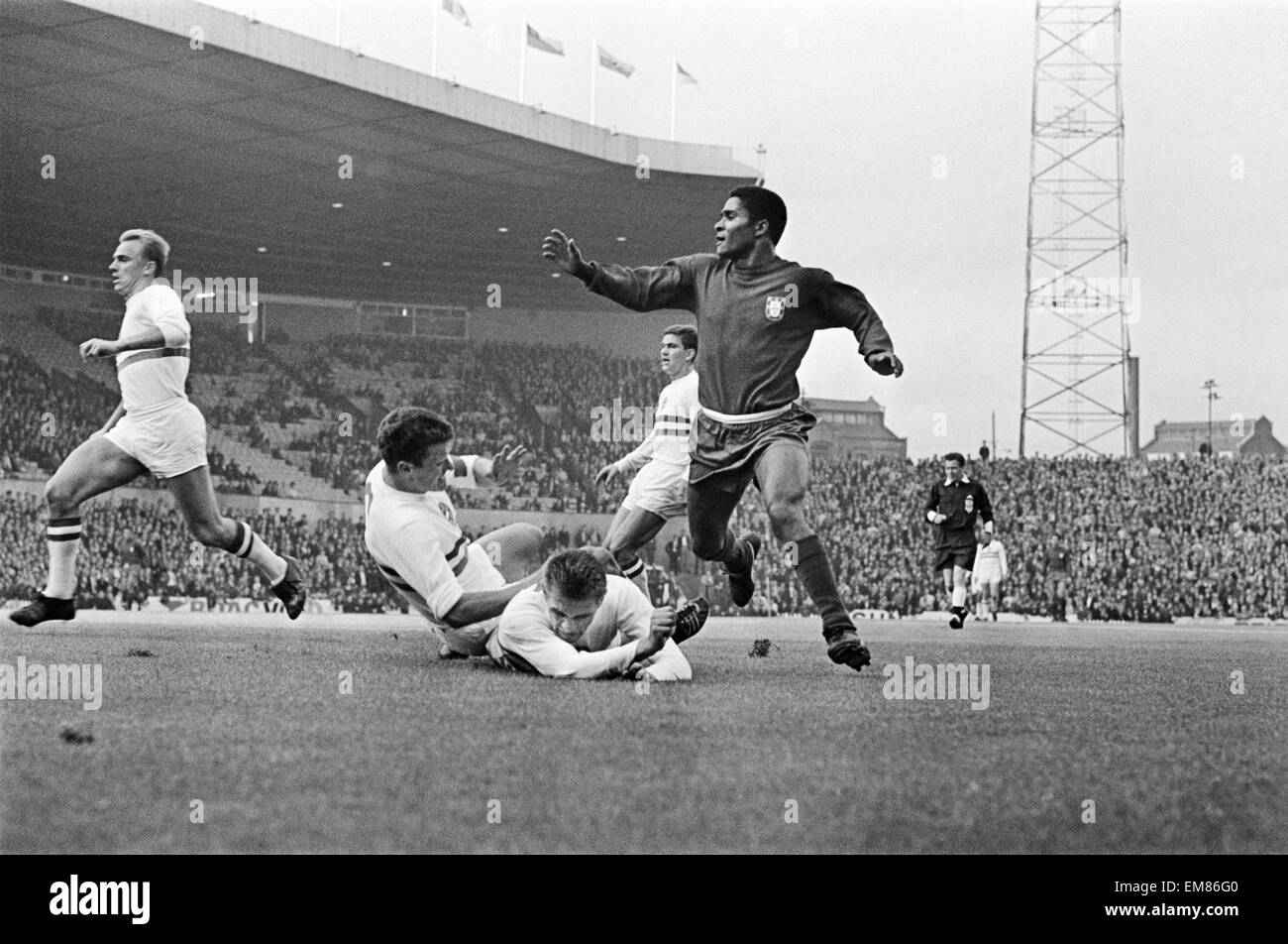 World cup 1966 old trafford hi-res stock photography and images - Alamy