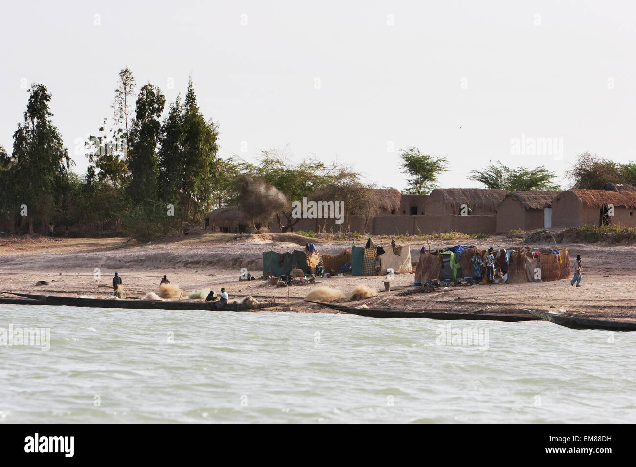 Village along the shores of the Niger River between Mopti and Lake Debo ...