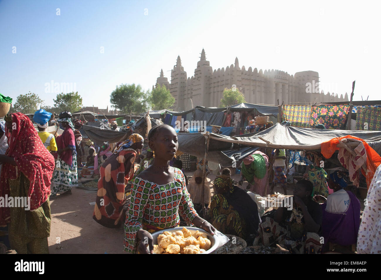 Monday Market with the Great Mosque in the background at Djenne, Mali ...