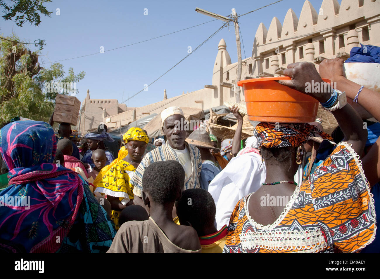 People at Monday Market in Djenne, Mali Stock Photo - Alamy